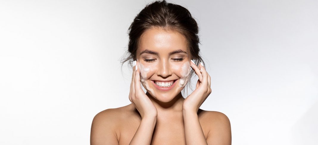 How to pick the right face wash based on your skin type? - Everyuth Blogs